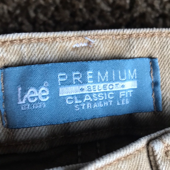 Lee | Jeans | Mens Lee Classic Fit Pants In Khaki Size 32x32 | Poshmark